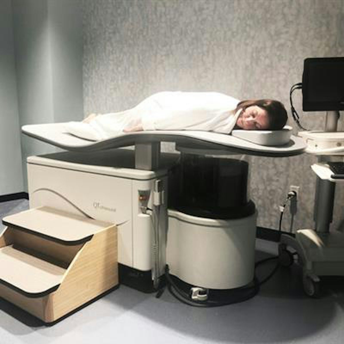 QT Ultrasound launches commercial scanning centers | AuntMinnie