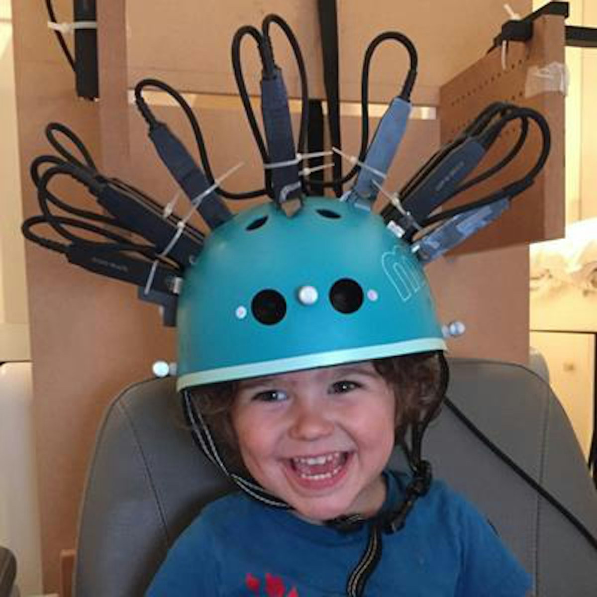 MEG helmet enables 3D functional brain imaging in kids | AuntMinnie
